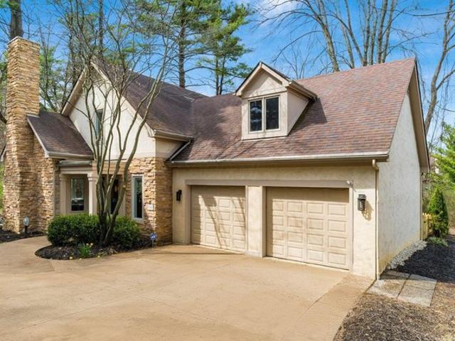 586 Pinegrove Pl, Columbus, OH 43230