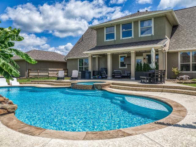 586 Ruby Drive