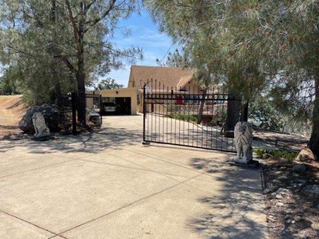 5874 Arbolada Dr, La Grange, CA 95329