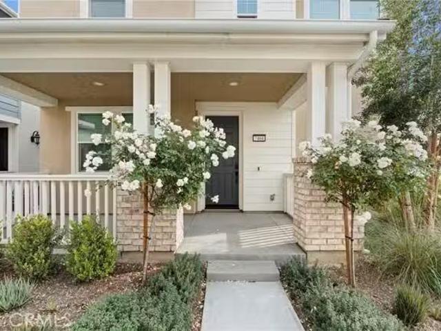 58756353 7464 Desert Holly St
