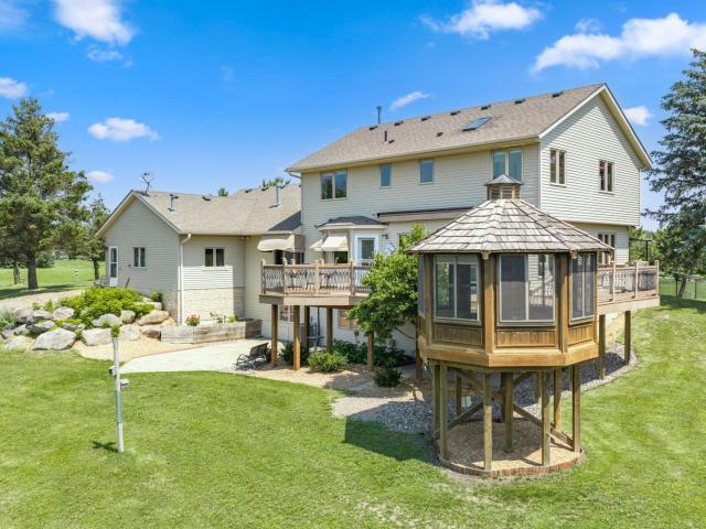 5875 Meadowlark Lane