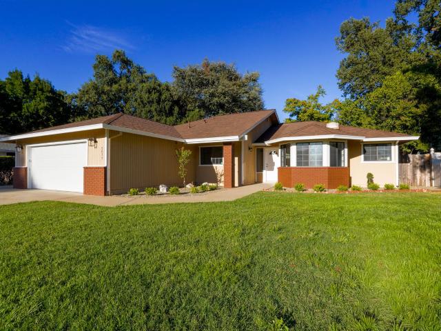 5875 Farm House Lane