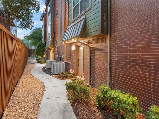 5875 Ross Avenue # 4