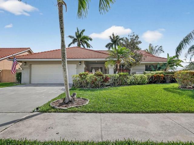 5875 Sun Pointe Cir, Boynton Beach, FL 33437