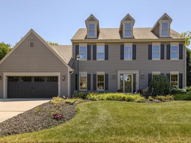 587 Cottonwood Ln, Grafton, WI 53024