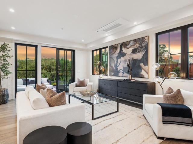 587 Creekside Court