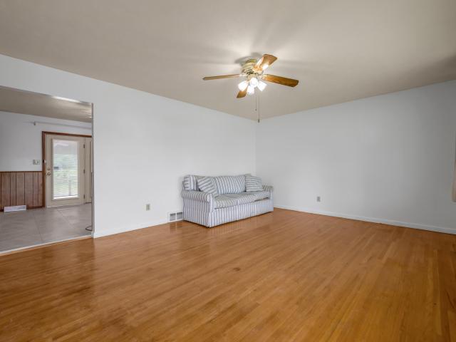 587 Cricklewood Drive