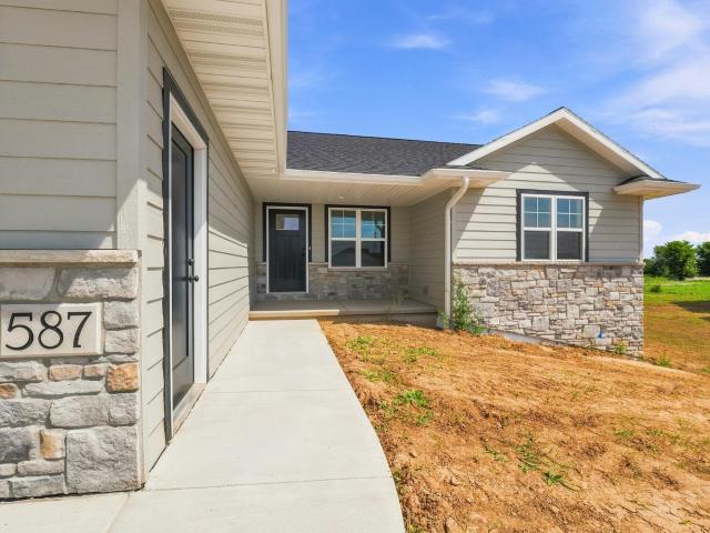 587 emerald isle court