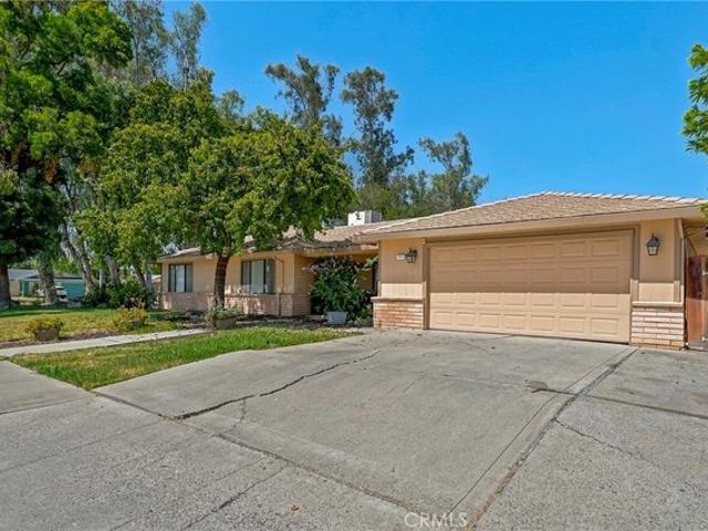 587 W Donna Dr, Merced, CA 95348