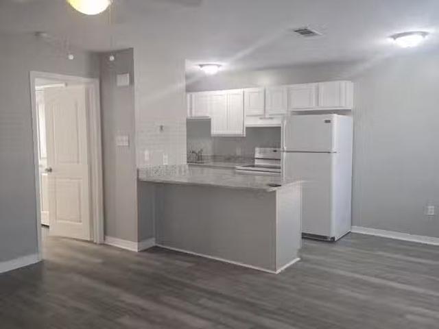 58847499 43478 Berry Dr