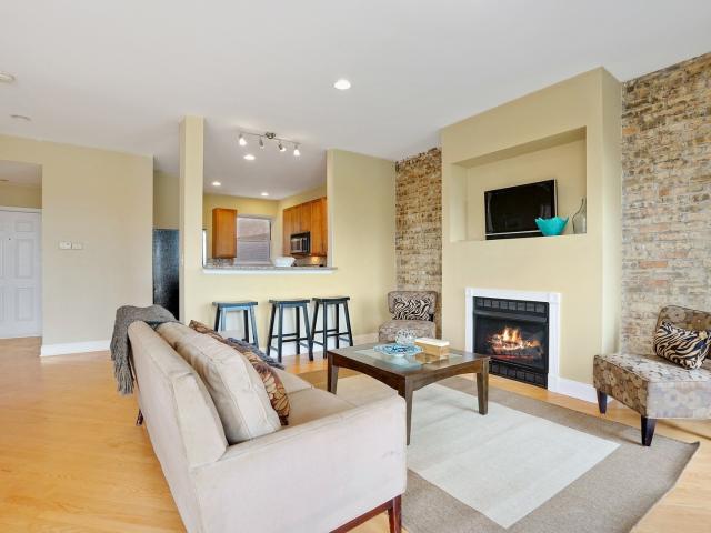 5884 N RIDGE Avenue # 3
