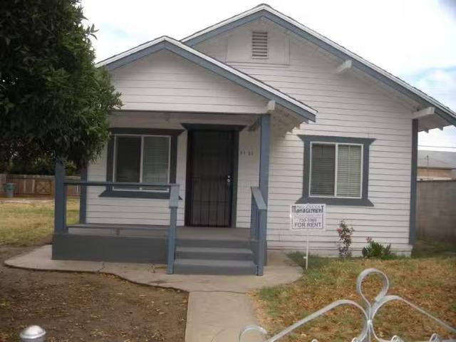58856351 1131 N West St