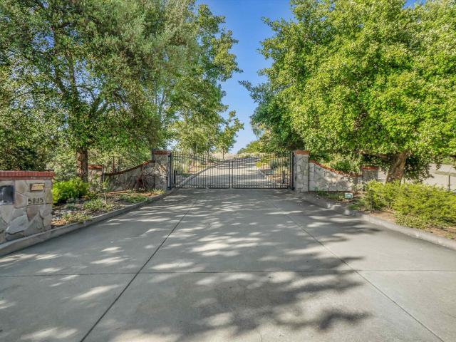 5885 Bruce Dr