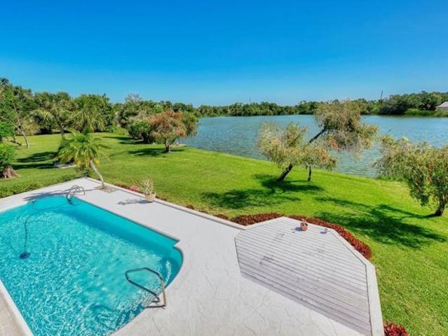 5885 Denison Dr, Venice, FL 34293