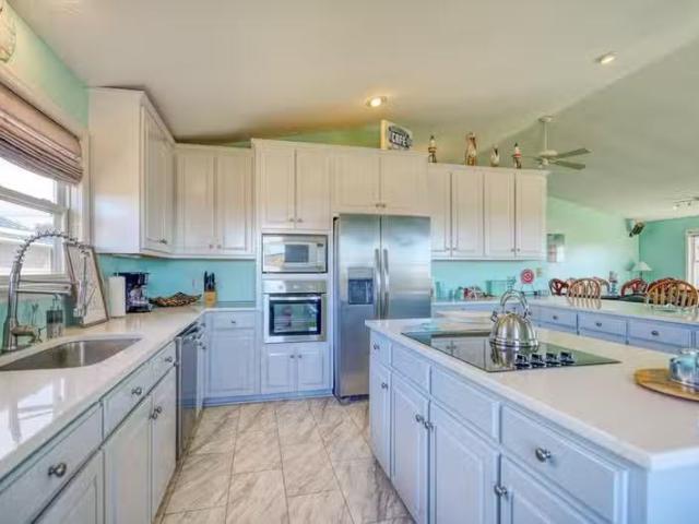 58861110 1135 S Topsail Dr