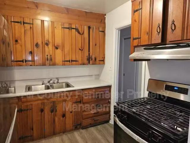 58865678 873 Ell St