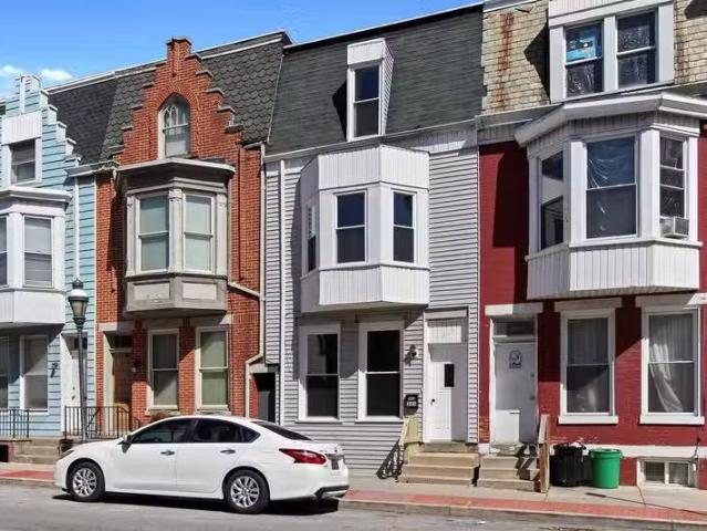 58869070 325 E Princess St