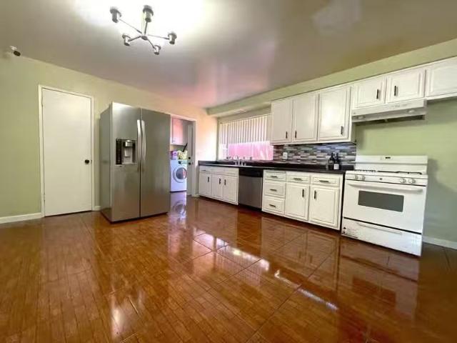 58869889 10305 Scoville Ave #A
