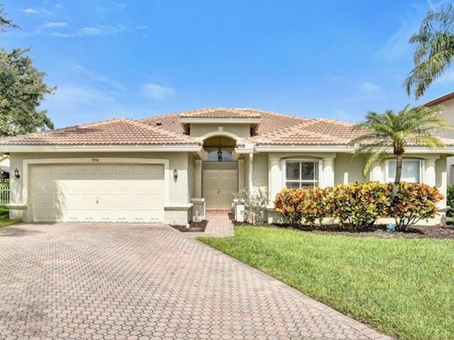 5886 Bay Hill Cir, Lake Worth, FL 33463