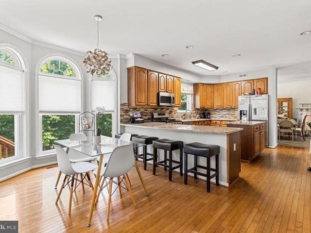 5886 Rhode Island Dr, Woodbridge, VA 22193