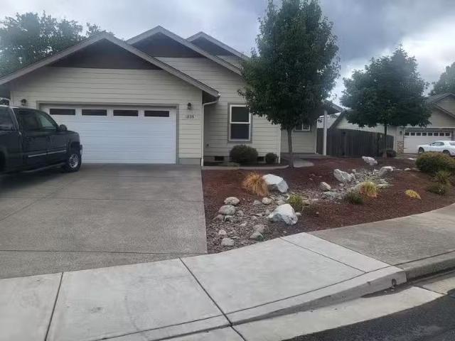 58882098 1833 Sw K St