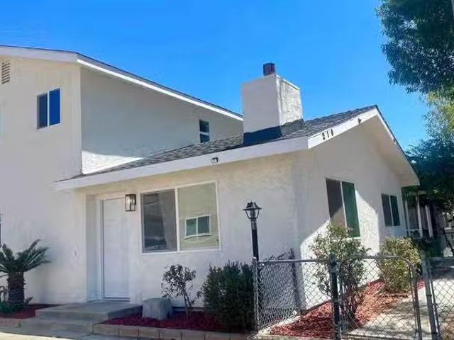 58882937 210 Roma Ave