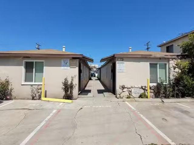 58887369 6167 3/4 Gage Ave