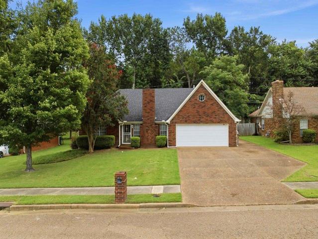 5888 Pipers Green Ln, Memphis, TN 38135