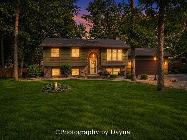 5880 Muriel Ln, Saint Anne, IL 60964