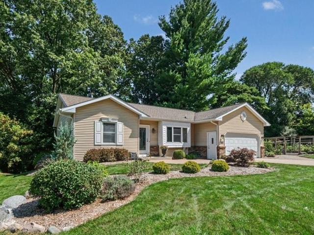 5880 Edajean Ridge Dr NE, Comstock Park, MI 49321
