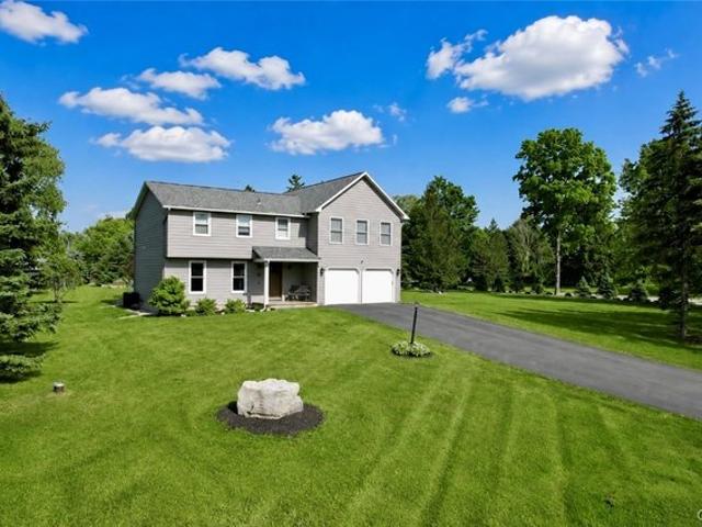 5880 Fieldstone Dr, Cazenovia, NY 13035