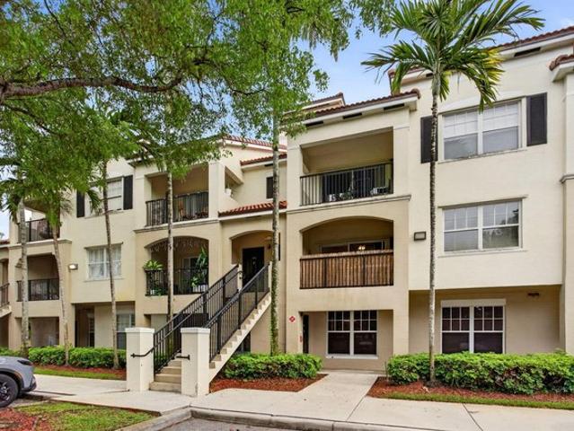 5880 W Sample Rd Apt 206, Coral Springs, FL 33067
