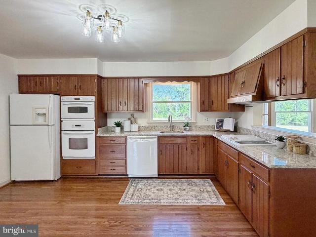 5880 Wedding Court