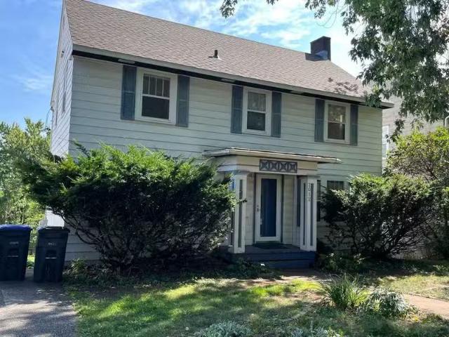 58816992 2012 E 2nd St
