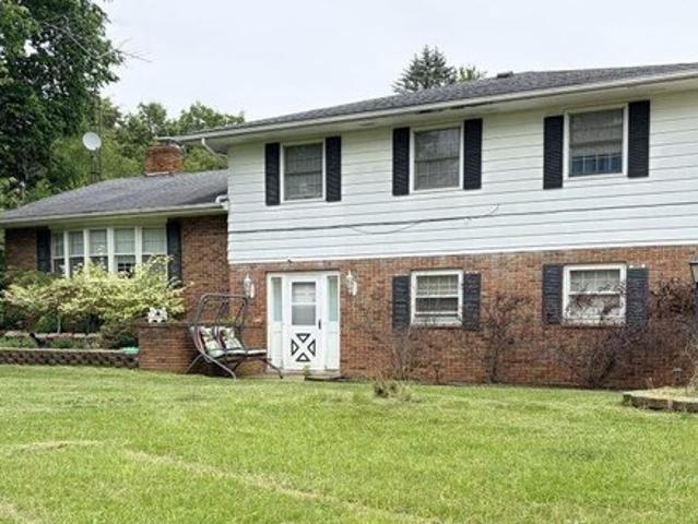 5881 Rowland Pine Ct, Marion Township, MI 48843