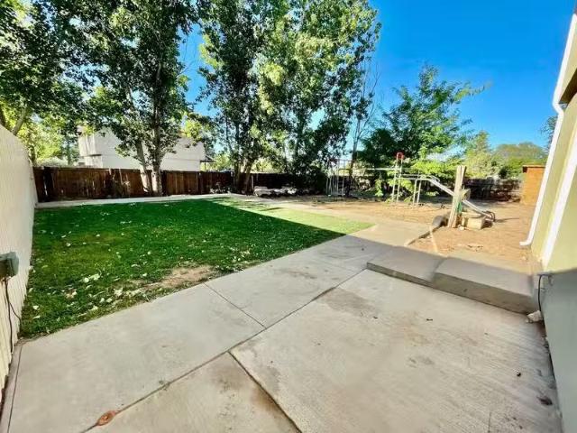 58828557 325 E Field Ave