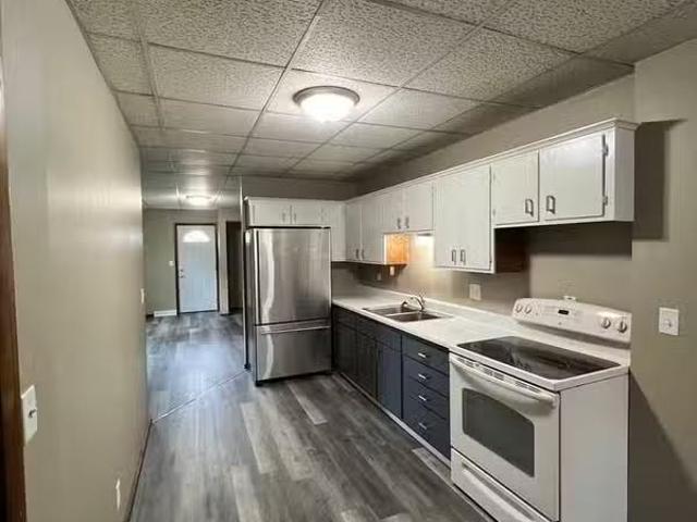 58838207 615 E 1st St