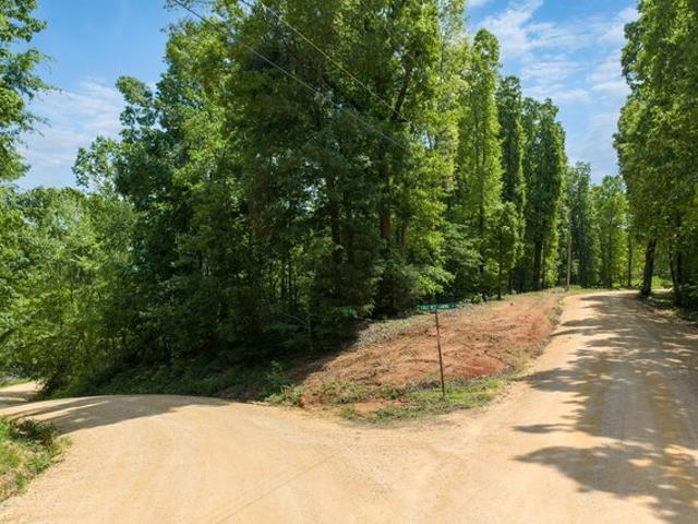 588 Eagles Nest Lndg, Bath Springs, TN 38311