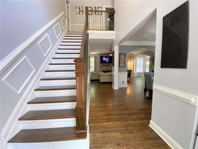 588 Lakeview Terrace SE
