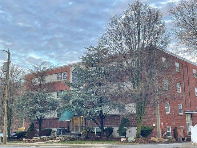 588 Main St Apt 1A, Stoneham, MA 02180