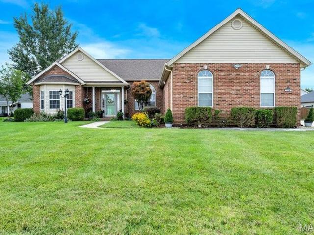 588 Manor Ln, Millstadt, IL 62260