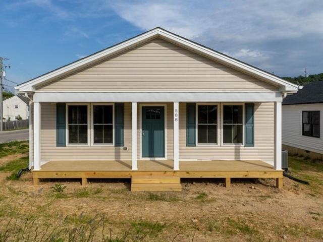 588 N Delphine Ave, Waynesboro, VA 22980