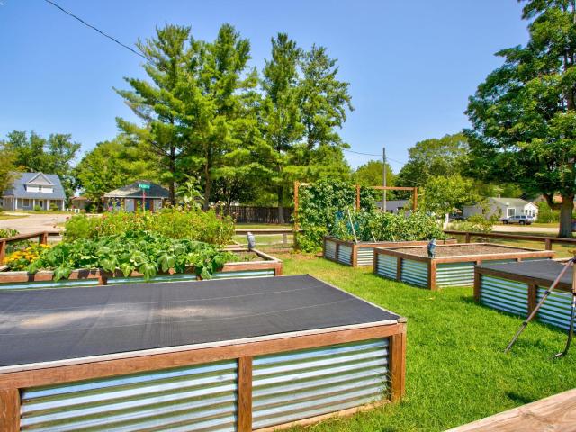 588 W 18th Street