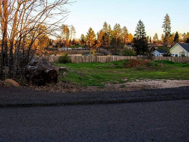 5894 Maxwell Dr, Paradise, CA 95969