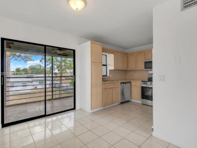 5894 Longbow Ln, Unit 6, West Palm Beach, FL 33415 | MLS #A11970 | Compass