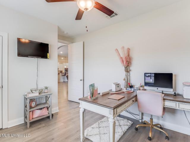 5894 Windmill Street