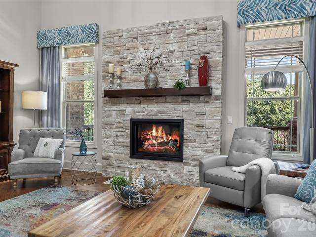 5895 Bakers Point