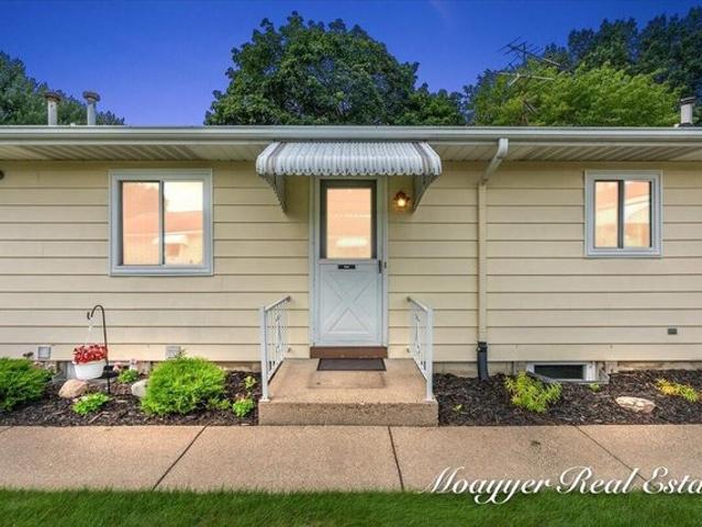 5895 Leisure South Dr SE, Grand Rapids, MI 49548