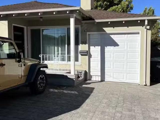 58964096 212 North Humboldt Street