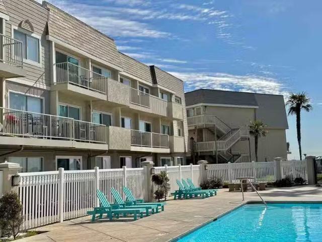 58967480 326 E Surfside Dr